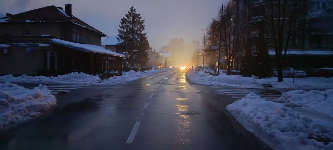 Zima donijela dvostruki udar: Gripa i COVID pune ambulante u BiH ...