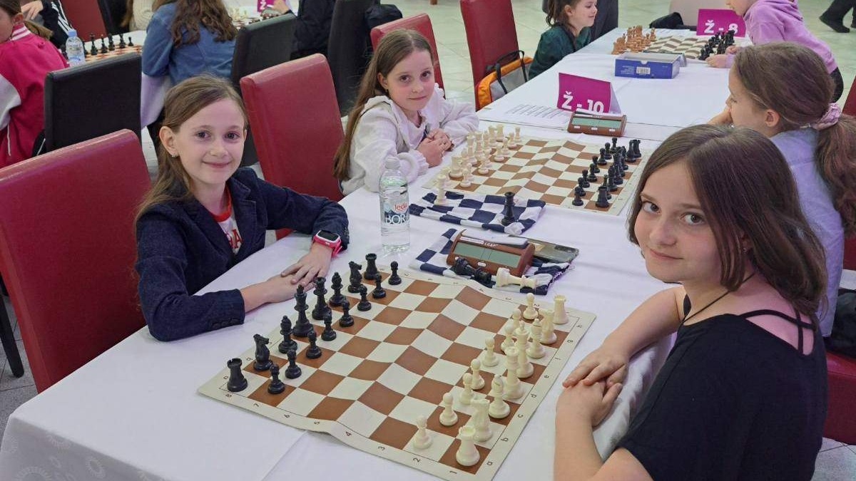 Tešanj epicentar šahovskog talenta – Održano 31. kadetsko i juniorsko ...